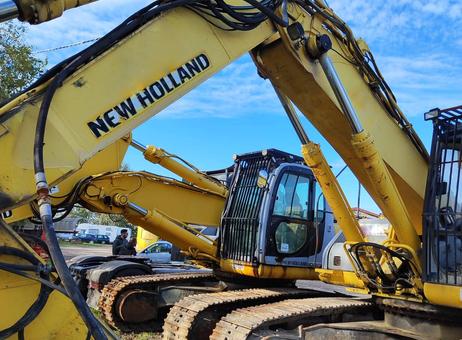 Bager New Holland E385
