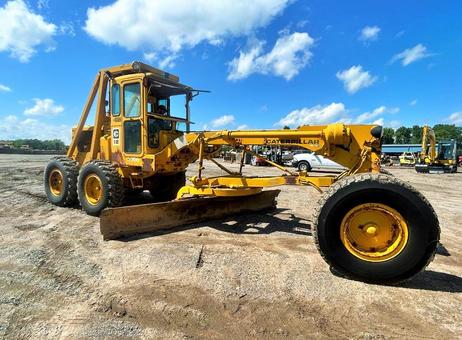 Motorni greder CAT 12F