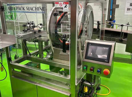 Automatizacija linije za punjenje tegli sa indekserom (raspakivanje, duvanje, indeksiranje punjenja) ARIAPACK