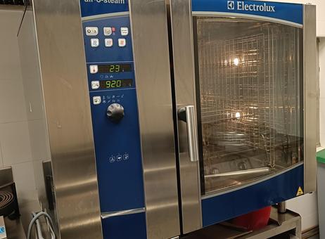 Električna kombinovana konvekcijska peć ELECTROLUX Air-O-Steam AOS102EBA2