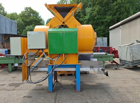 Mašina za hranu Venema Sawing machine