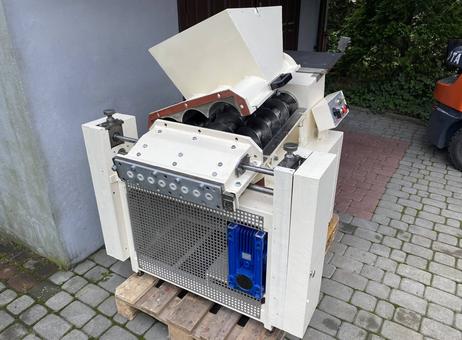 Ekstruder za guste mase 400mm