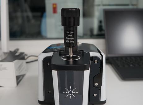 Agilent Tehnolodžis Keri 630 FTIR instrument, kompletan spektrometar sa dijamantnim ATR