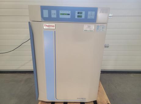 CO₂ inkubator/rerna 8000 WJ THERMO SCIENTIFIC