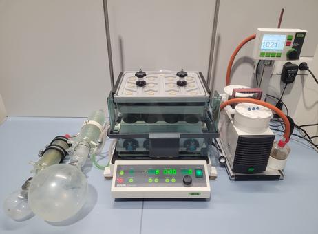 BUCHI Sincore K-101 platforma + KNF vakuum pumpa + V-850 vakuum kontroler