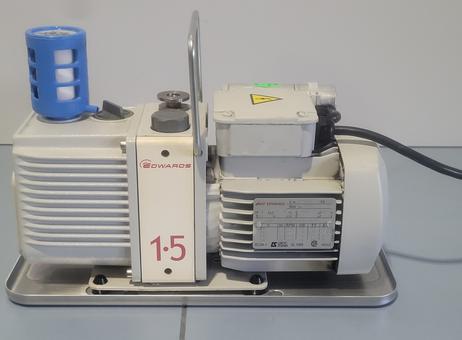 Edvards E2M1.5 vakuum pumpa