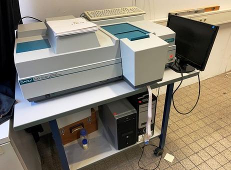 Spektrometar Varian Cary 500