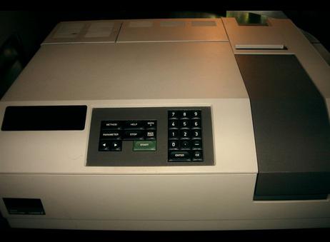 Spektrometar Perkin Elmer Lambda 2