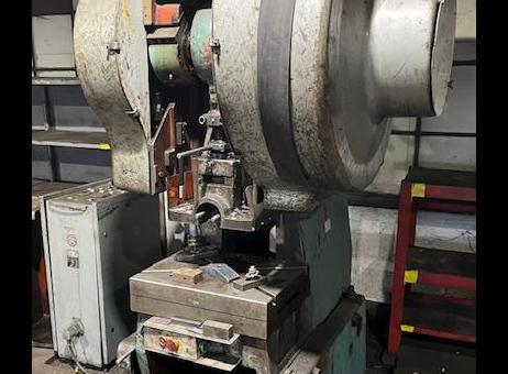 Ekscentrična presa Šmeral Trnava LEN 25CA