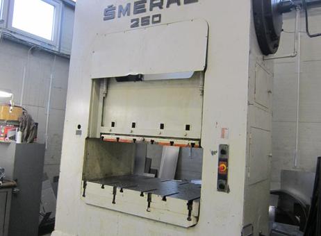 Kolenasta presa Smeral LKT250