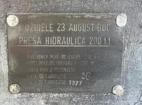 Hidraulična presa Uzinele 23 august București 30