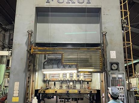 Presa Fukui Capacity 300 tons