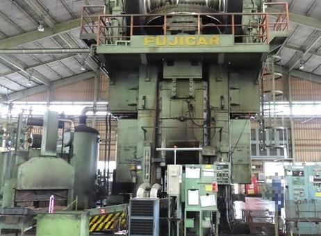 Presa Fuji Capacity : 2000 tons
