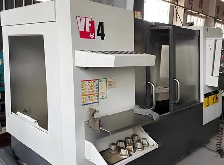CNC Mašina za bušenje stolnog tipa Haas VF-4