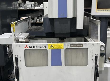 Die tone edm mašina Mitsubishi EA8