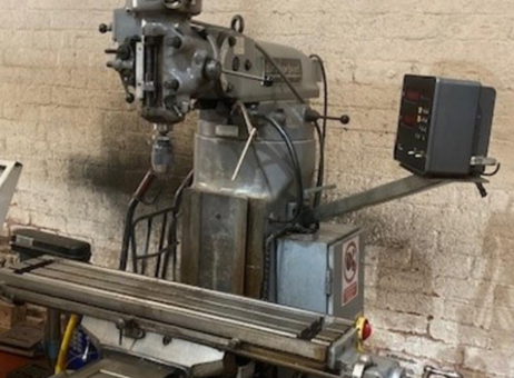 Univerzalna glodalica Bridgeport MNRT