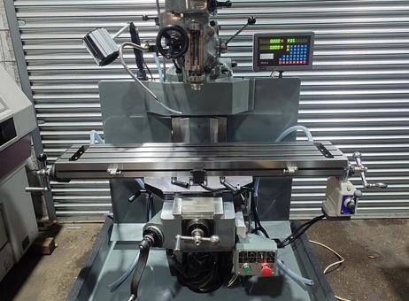 Univerzalna glodalica Bridgeport 2HP