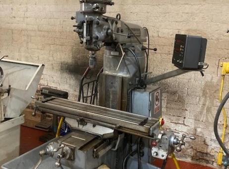 univerzalna glodalica Bridgeport Series 1 2HP
