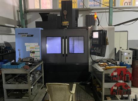 Doosan DNM 6700 Obradni centar - vertikalni