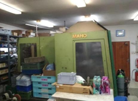 Obradni centar - vertikalni Maho MH 800 C