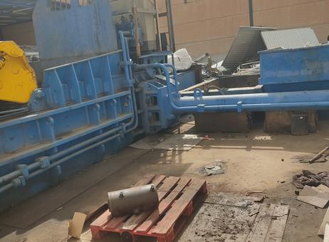 Sizalas Press i Moros CGK100 električni generator
