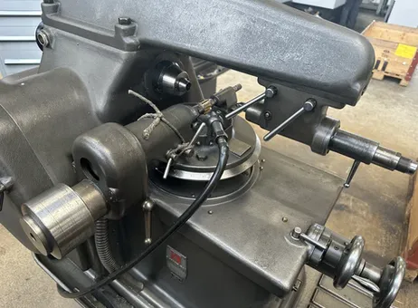 Vertikalna mašina za brušenje zupčanika MIKRON 102.04
