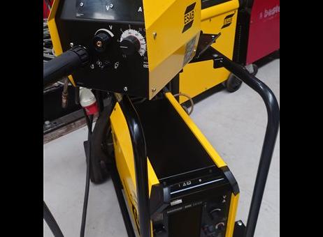 Mašina za lim ESAB Warrior 500i cc/cv