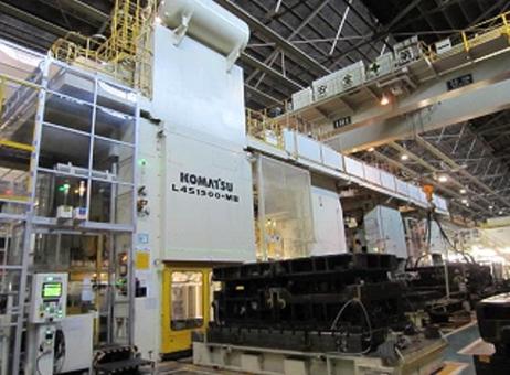 Komatsu linija za tandemsko štampovanje