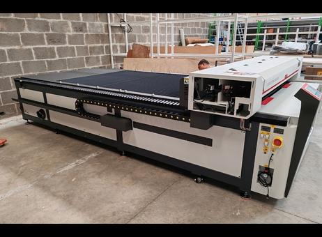 Mašina za lasersko rezanje HANMA laser HM-JC1530 co2