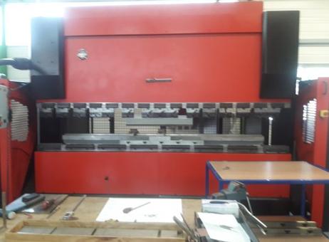 Притисните кочницу цнц/нц AMADA HF P 100 T-3S