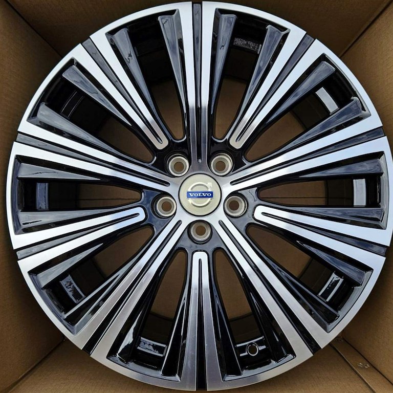 ALU FELNE
8.5j x19 ET45 5x108