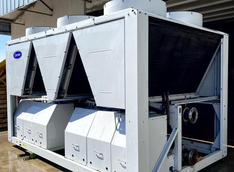 Tečni hladnjak od 397 kW: CARRIER 30RBP 400 (2016)