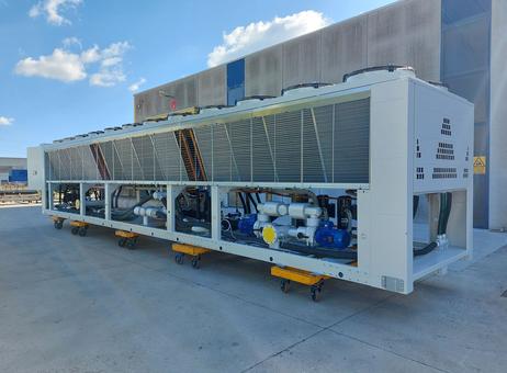 Chiller HITEMA INTERNATIONAL Your partner for advanced industrial cooling: chillers, heat pumps, and CDUs designed for performance