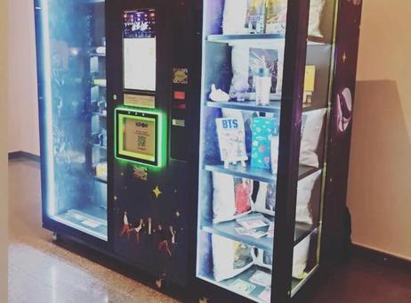 iVend automat za prodaju igračaka sa ekranom osetljivim na dodir – u potpunosti operativan | za unutrašnju upotrebu