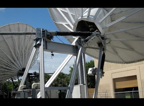 Paletni regali Andrew 4-Port Earth Station