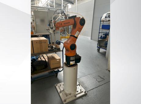 Industrial Robot KUKA KR 6 R900 fivve
