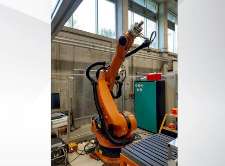 Industrial Robot KUKA KR 240-2 2000