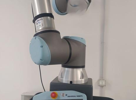 Korišćeni univerzalni roboti UR 16e industrijski robot