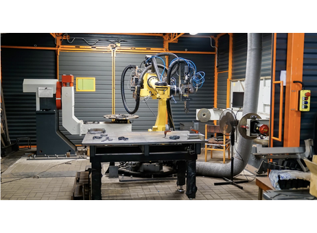 FANUC M-710iC/70 robotska ćelija za lasersko sečenje i zavarivanje