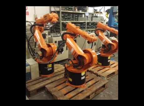 Industrial Robot Kuka KR6 with KR C2