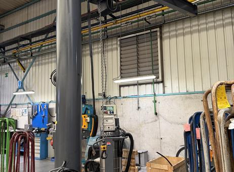 DEMAG 900 kg stubski rotirajući kran