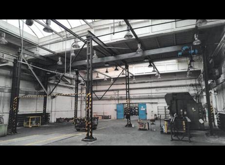 Crane track with hoist -