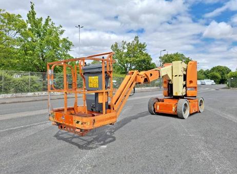 Mašina za rukovanje materijalom JLG E300AJP