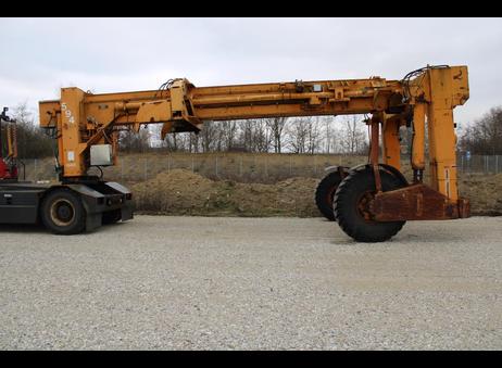 Mašina za rukovanje materijalom SISU 20-40”
