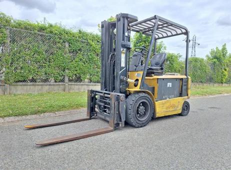 Dizel viljuškar Caterpillar EP30K