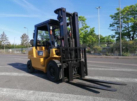 Dizel viljuškar Caterpillar GP40KL