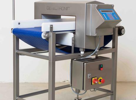 Cutter Detectronic A/S 607-350 - Tunnel size 350x150 - belt size 1000 mm long and 300 mm wide. Suits products up to 290 mm wide and 110 mm high. Ideal for sliced and packed products.