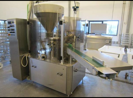 Waldner cup filler with round table