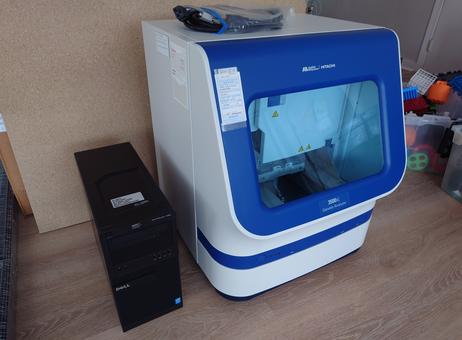 Aplid Bajossistems 3500 XL kapilarno-elektroforetski genetički analizator / DNK sekvenser