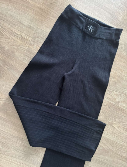 Calvin Klein crne pantalone S/M